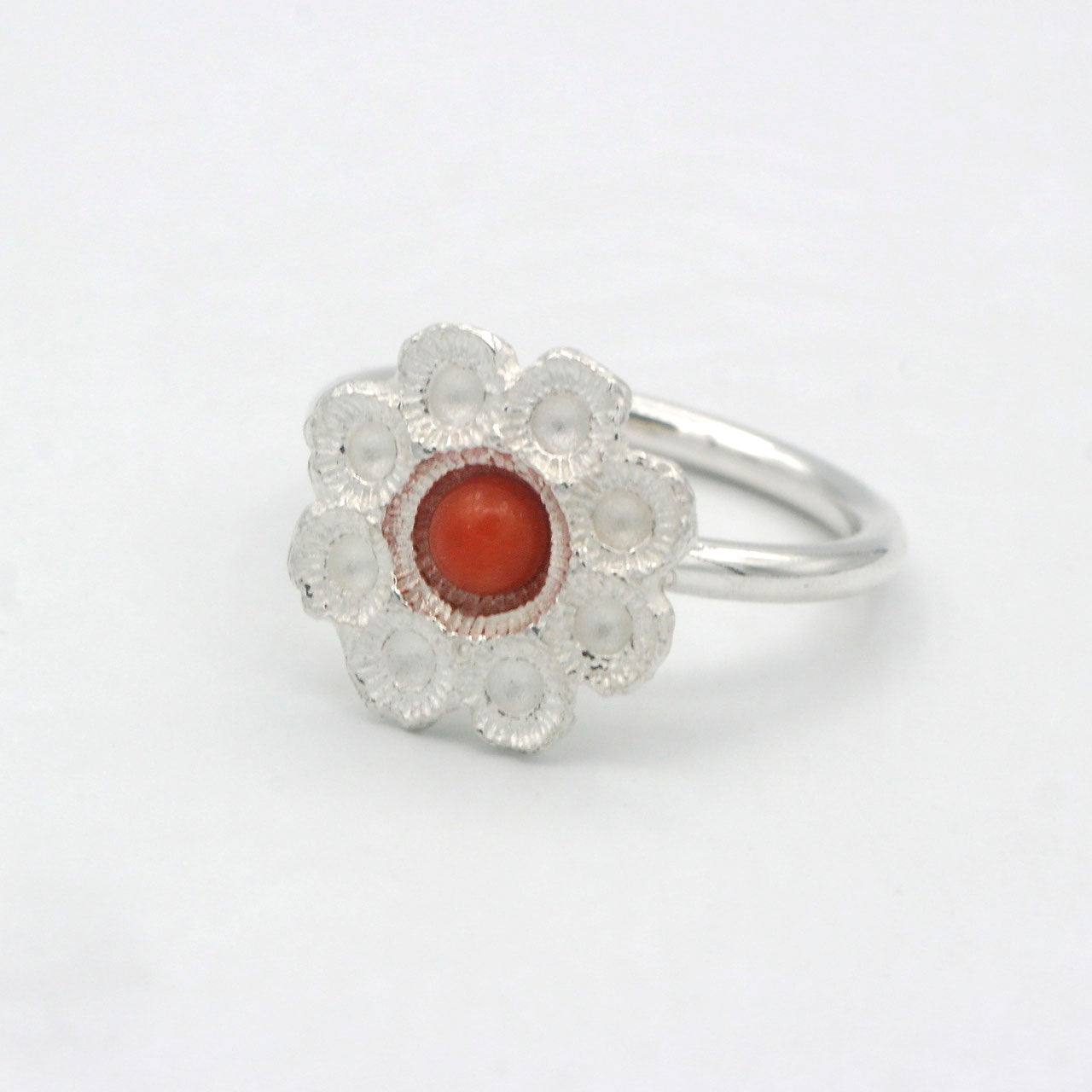 Blood coral ring – Hester Zagt